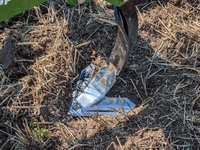Shallow soil tillage with the AMAZONE C-Mix duckfoot share ...
