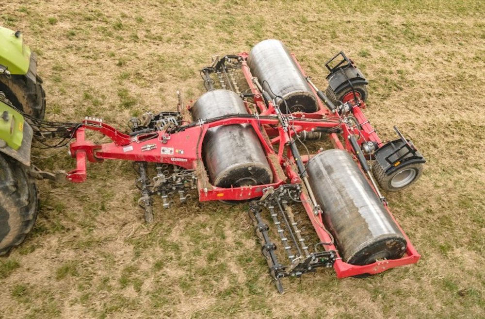 The largest and heaviest grassland rollers come onto the market ...