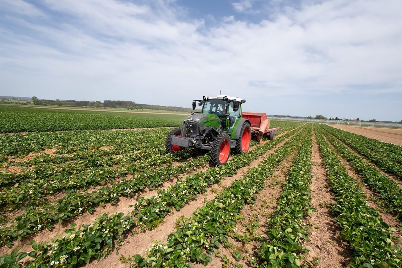 Battery-Electric Tractor Showcases Autonomy at Agritechnica ...